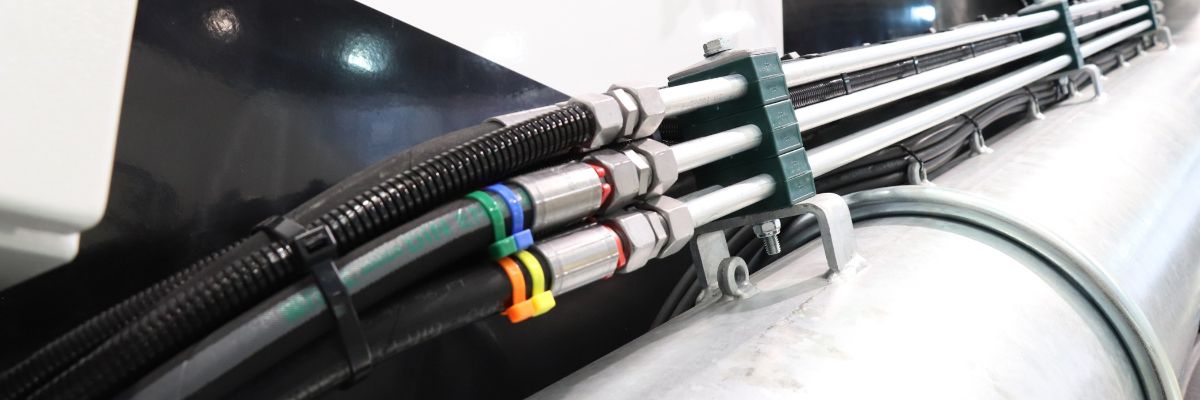 Secure stacking assembly with STAUFF twin clamps | STAUFF